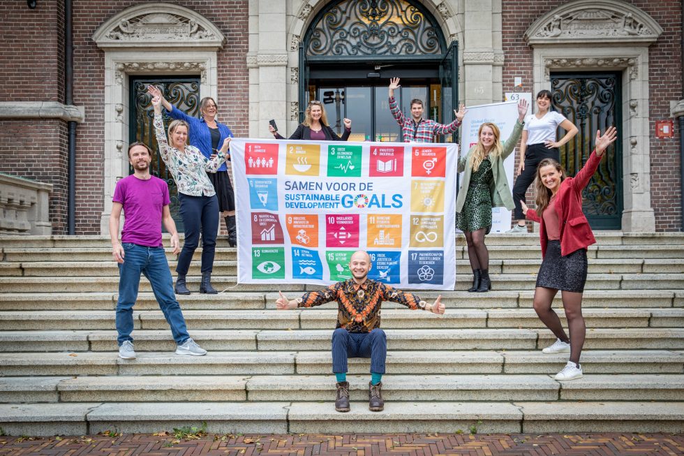 Organisaties hijsen bijna 1.000 vlaggen voor Sustainable Development Goals
